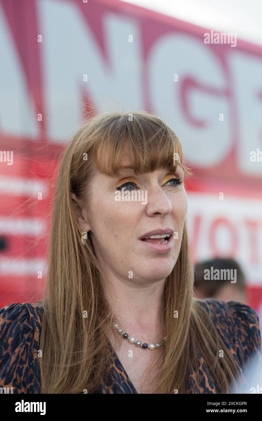 Mansfield, Nottinghamshire, England, UK. 17th June, 2024. The labour ...