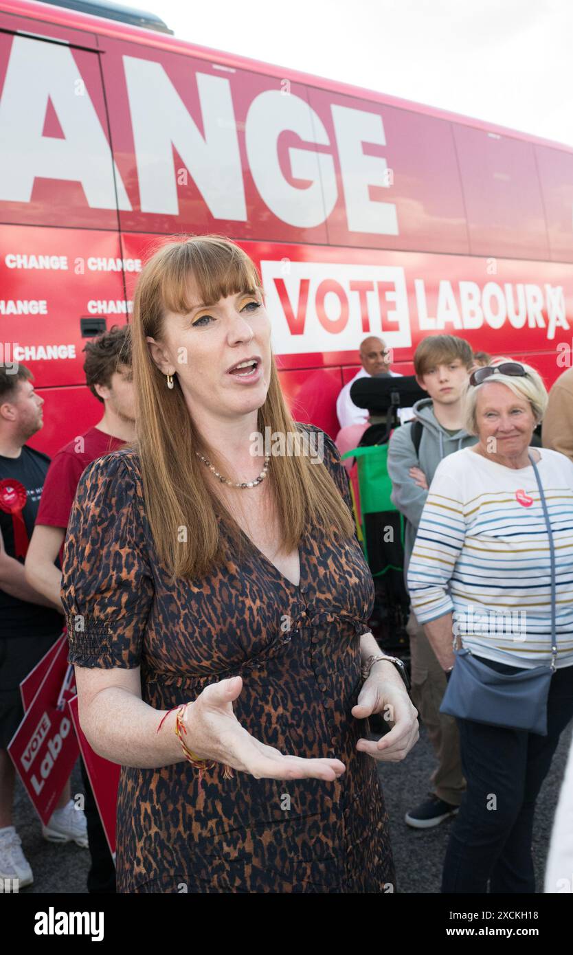 Mansfield, Nottinghamshire, England, UK. 17th June, 2024. The labour ...