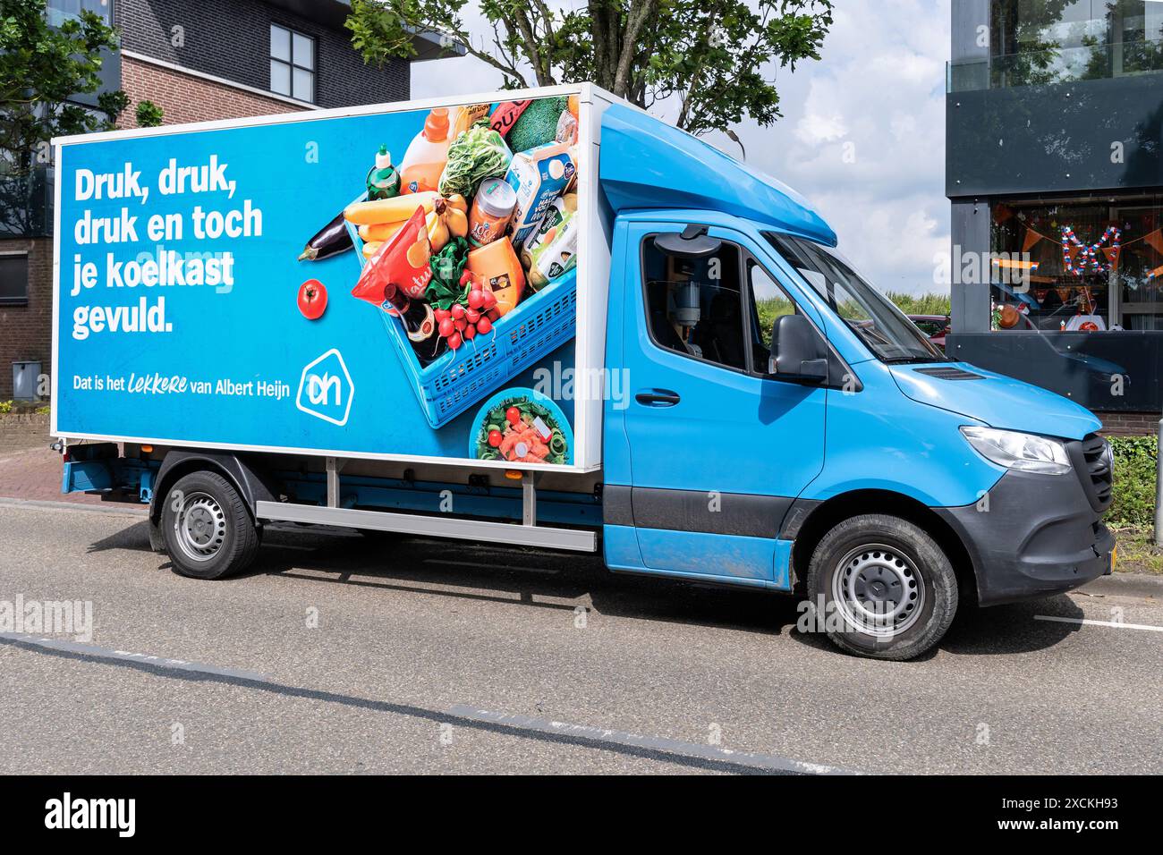 Mercedes sprinter delivery van hi-res stock photography and images - Alamy