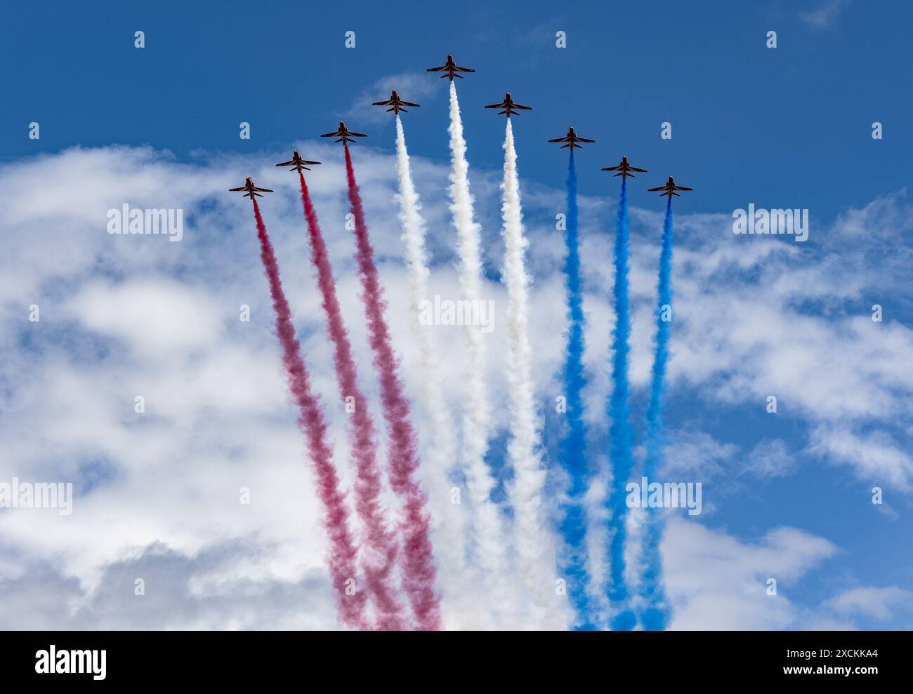 Red Arrows royal flyby at the Trooping of the Colour on Saturday 15 ...