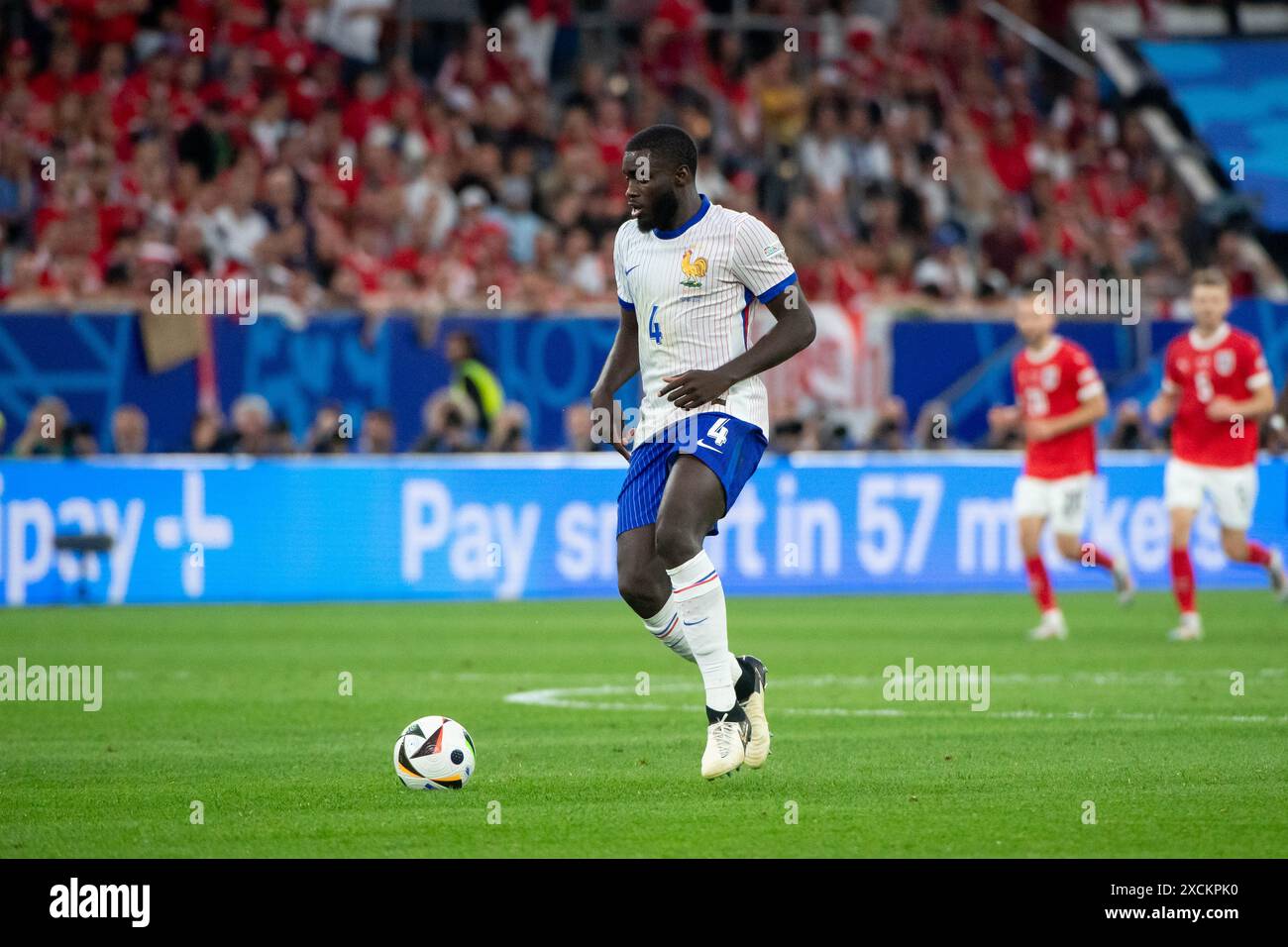 Dayot Upamecano (Frankreich, #04) am Ball, GER, Austria (AUT) vs France ...