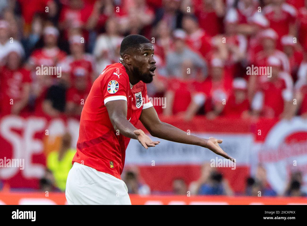 Kevin Danso (Oesterreich, #04) gestikuliert, GER, Austria (AUT) vs ...