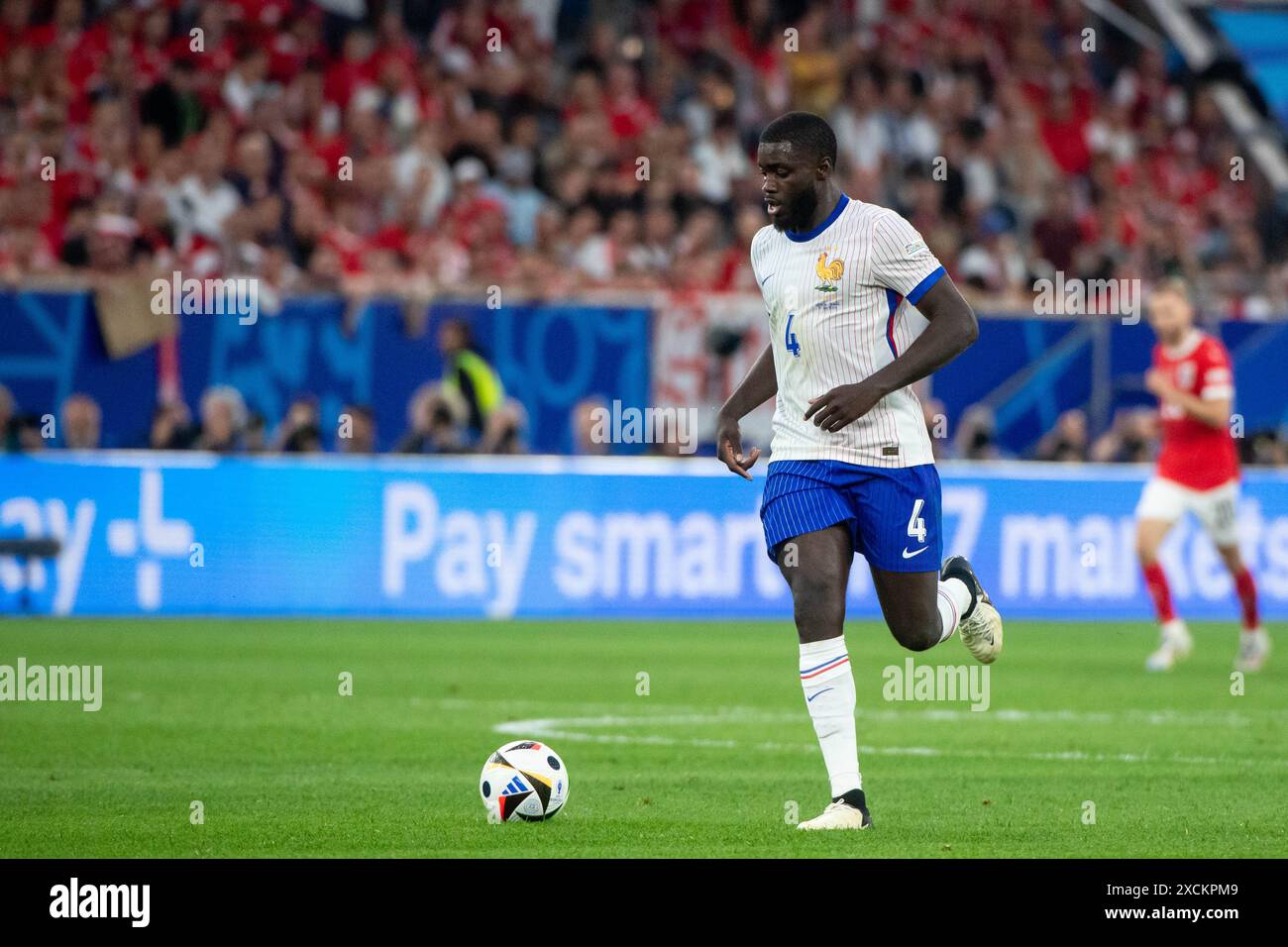 Dayot Upamecano (Frankreich, #04) am Ball, GER, Austria (AUT) vs France ...