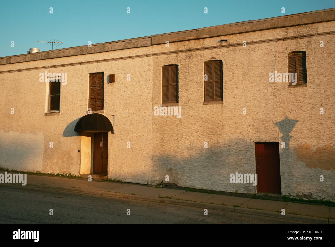 Plain building hi-res stock photography and images - Alamy