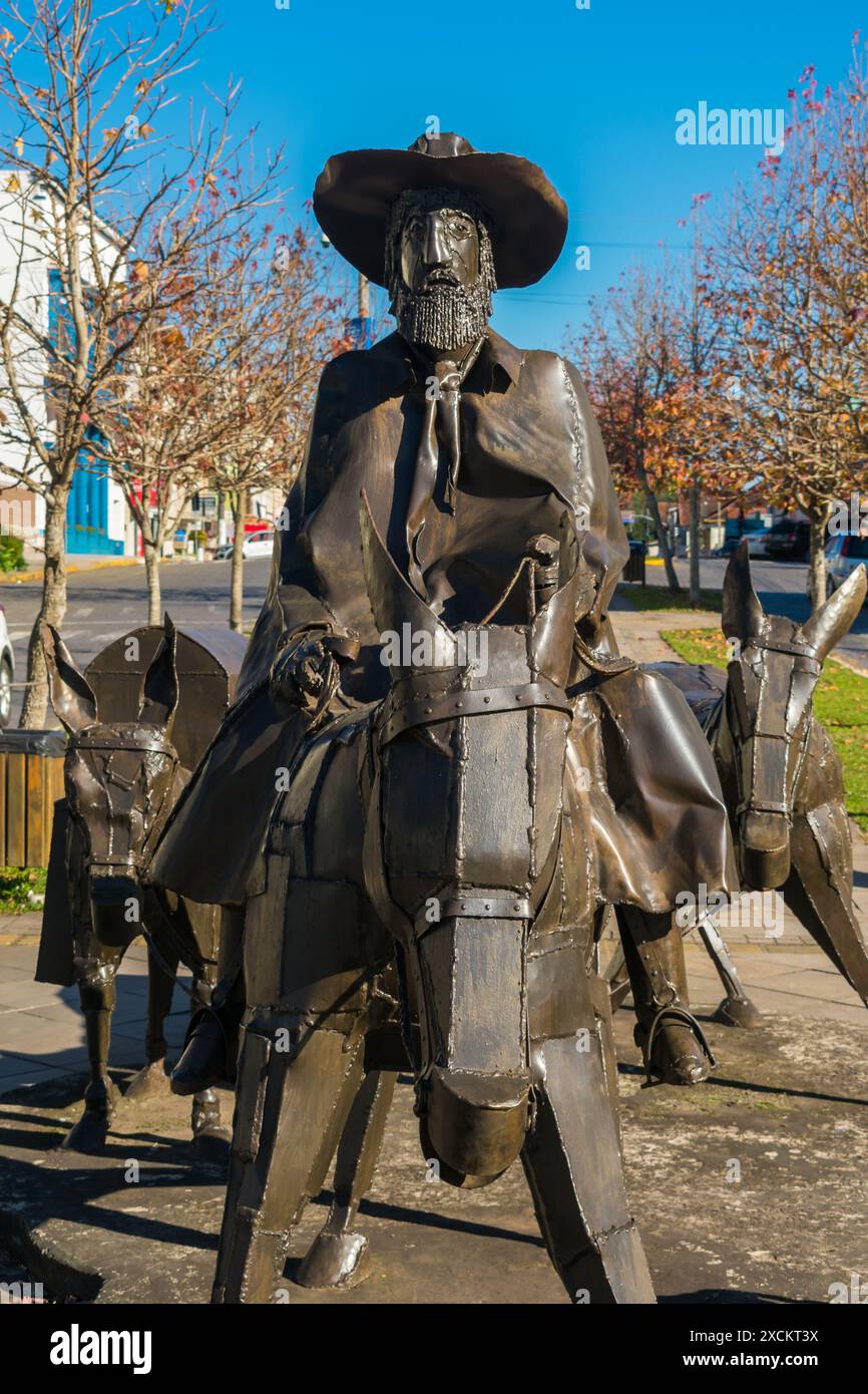 Cattle drover statue hi-res stock photography and images - Alamy