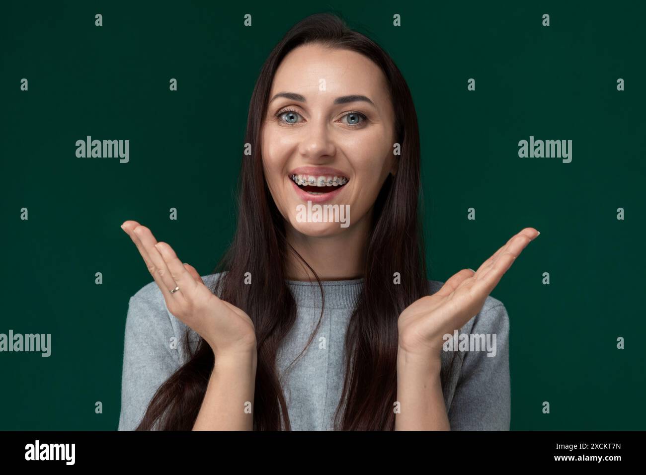 Contorting face hi-res stock photography and images - Alamy