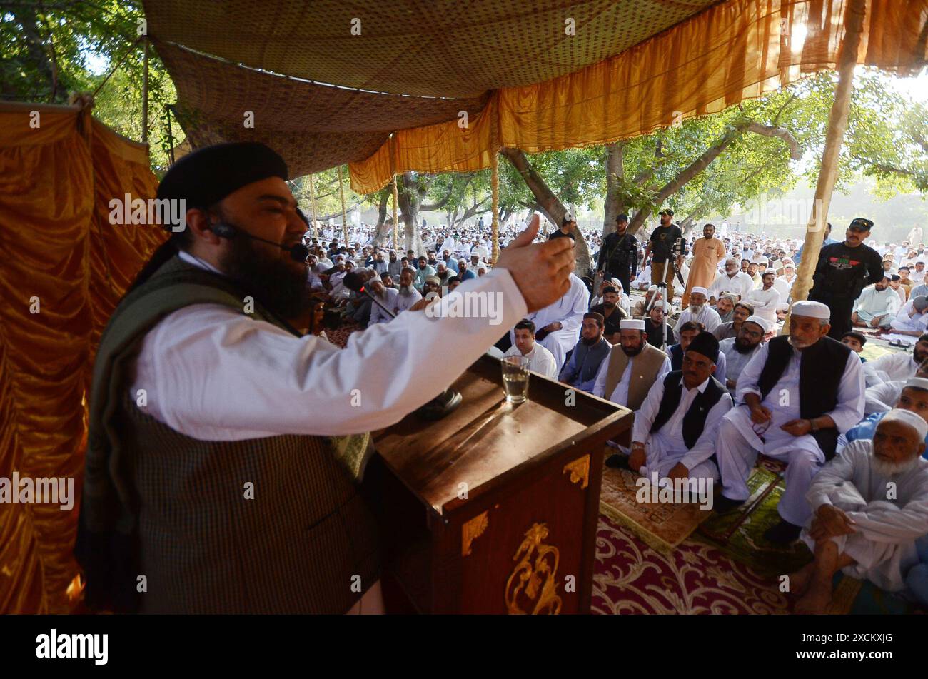 Peshawar, Peshawar, Pakistan. 17th June, 2024. Pakistani Muslims ...