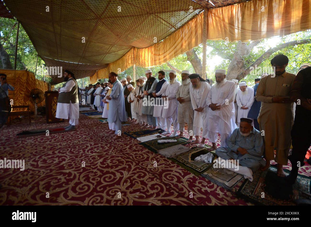 Peshawar, Peshawar, Pakistan. 17th June, 2024. Pakistani Muslims ...