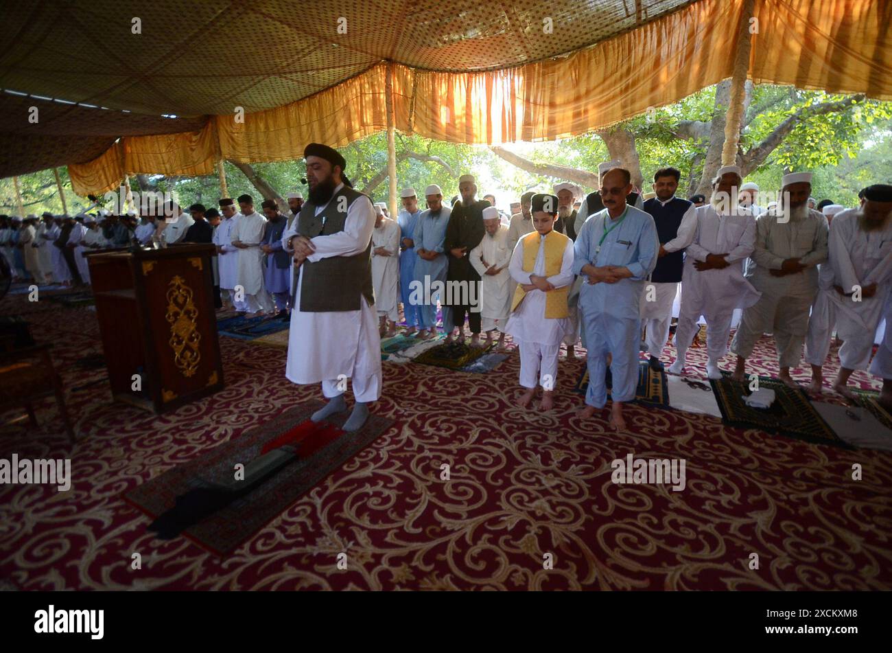 Peshawar, Peshawar, Pakistan. 17th June, 2024. Pakistani Muslims ...