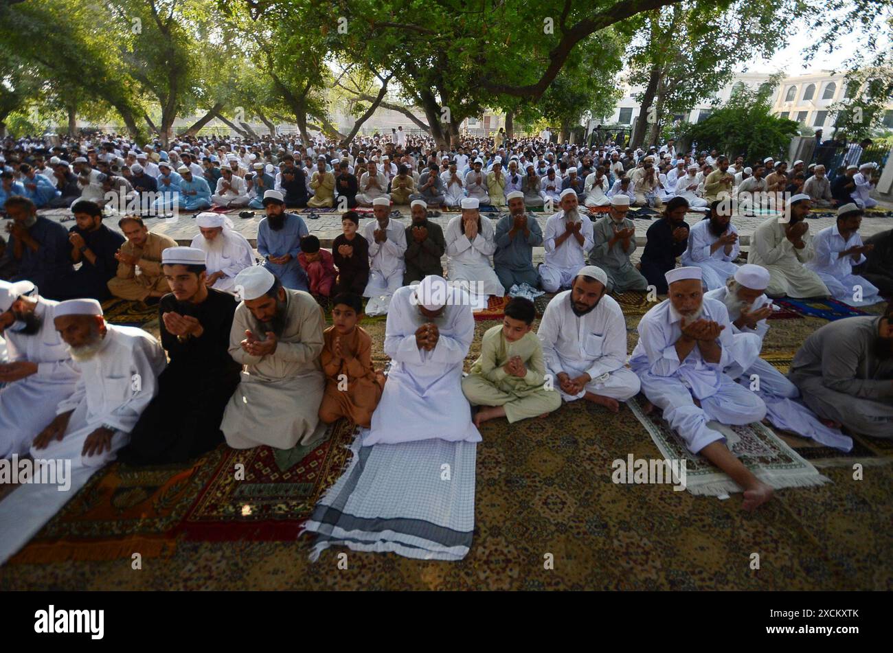 Peshawar, Peshawar, Pakistan. 17th June, 2024. Pakistani Muslims ...