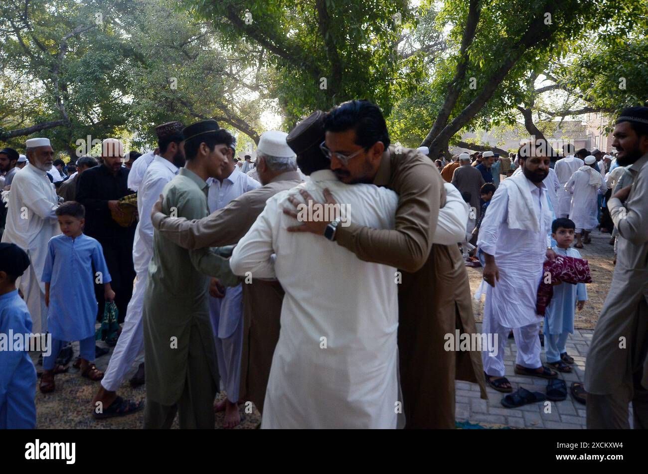 Peshawar, Peshawar, Pakistan. 17th June, 2024. Pakistani Muslims ...
