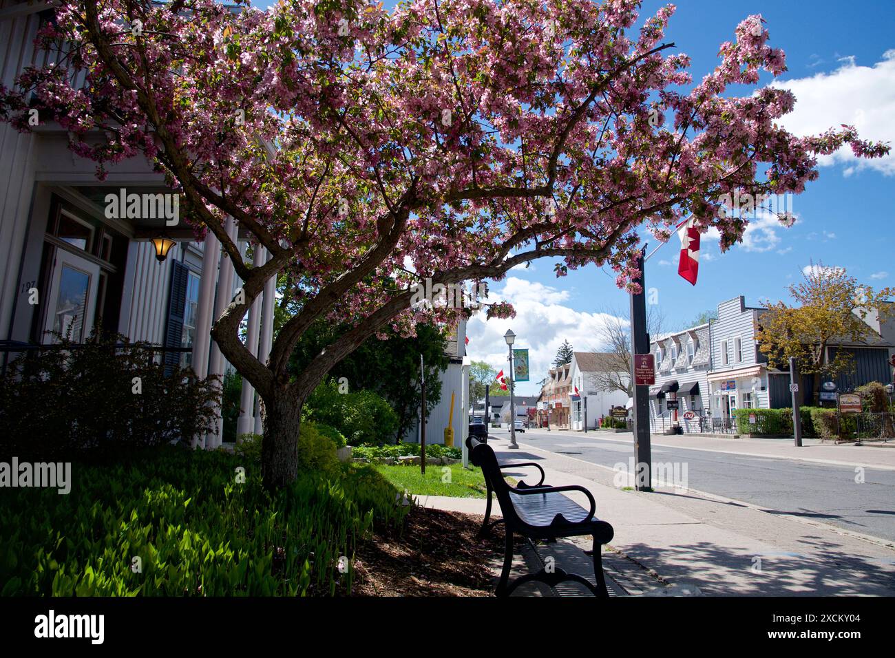 Main street charming town hi-res stock photography and images - Alamy
