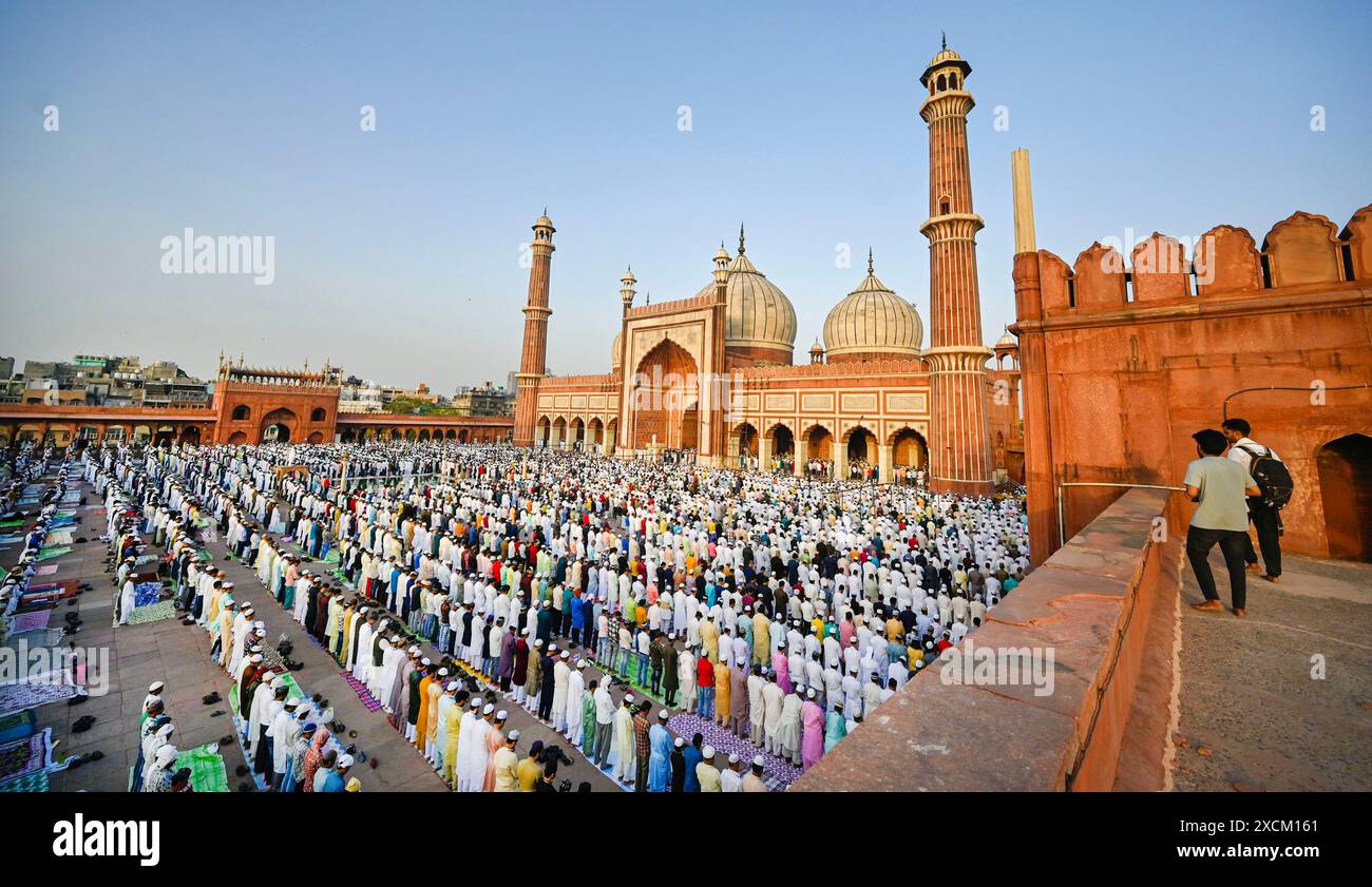 NEW DELHI, INDIA - JUNE 17: Muslims offering prayers at Jama Masjid on ...