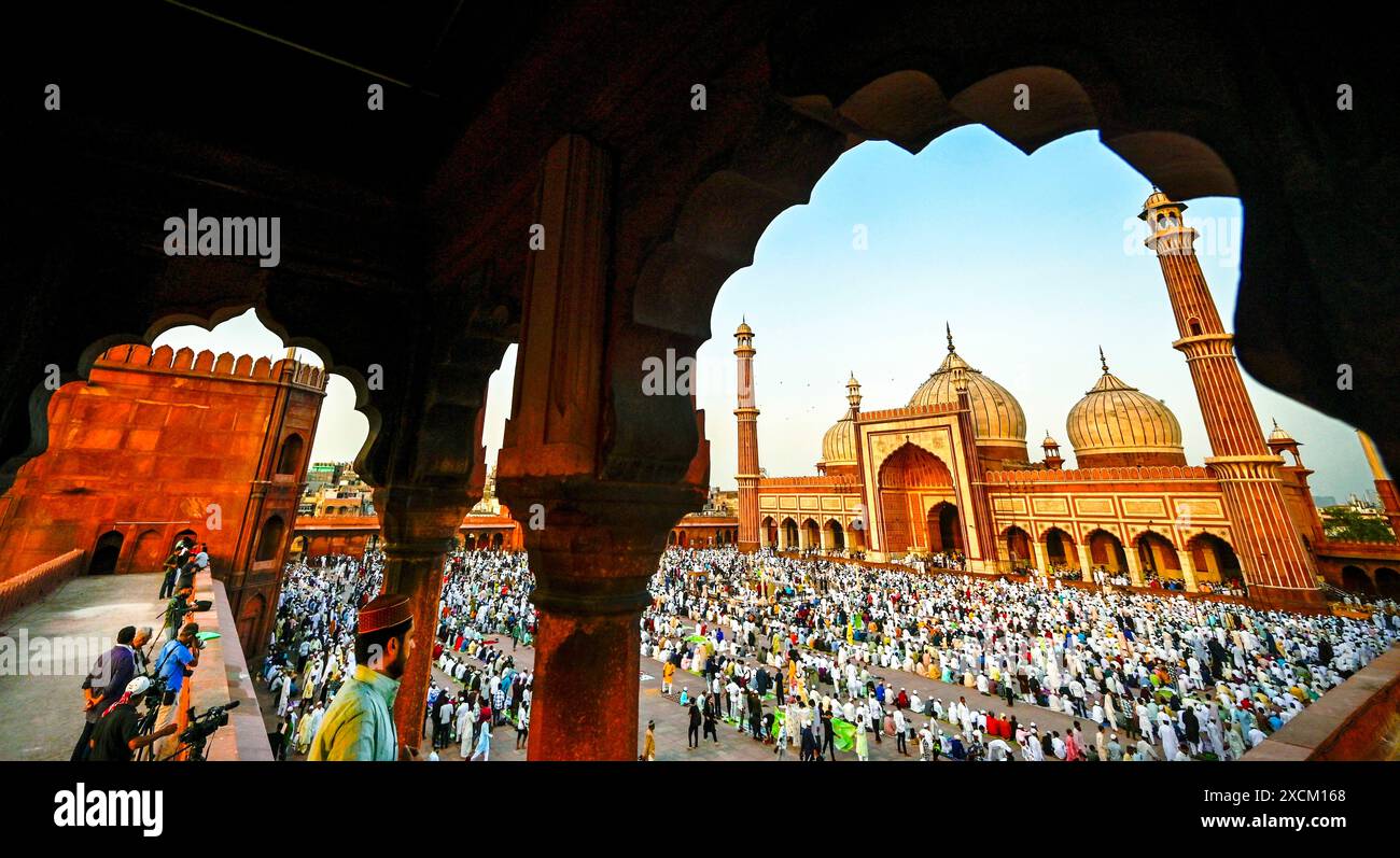 NEW DELHI, INDIA - JUNE 17: Muslims offering prayers at Jama Masjid on ...