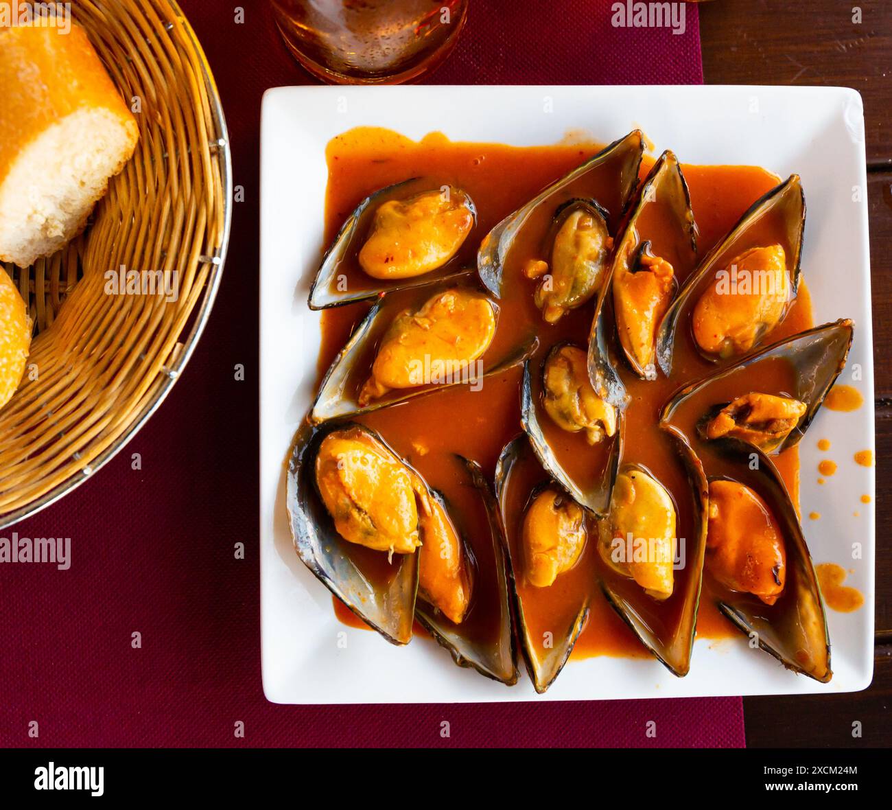 Steamed mussels with red sauce Stock Photo - Alamy