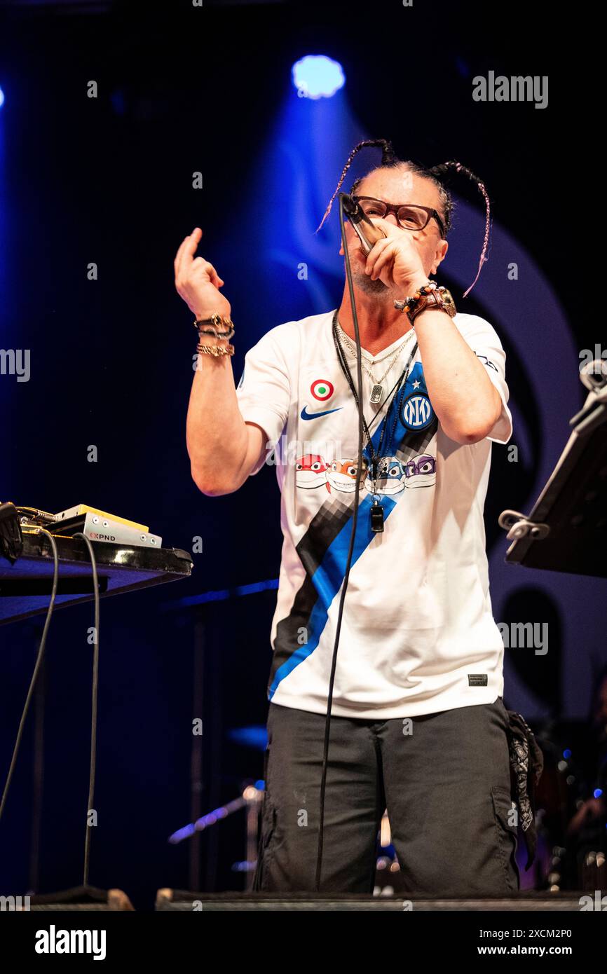 Mr. Bungle in concerto al Circolo Magnolia di Milano. Foto di Davide Merli Stock Photo - Alamy