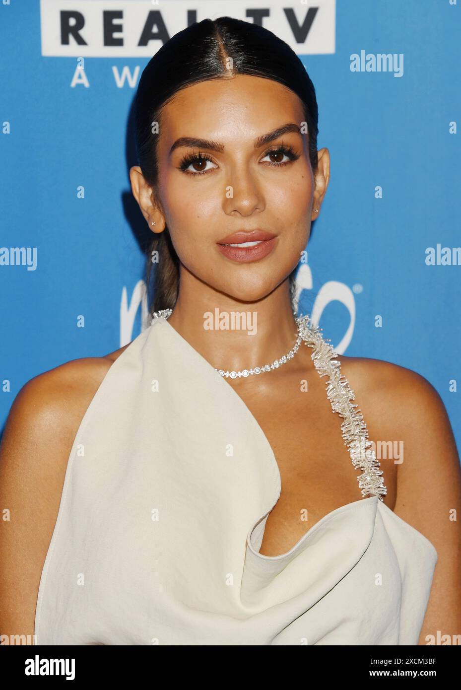 LOS ANGELES, CALIFORNIA - JUNE 15: Ekin-Su Cülcülo?lu attends the Sixth ...