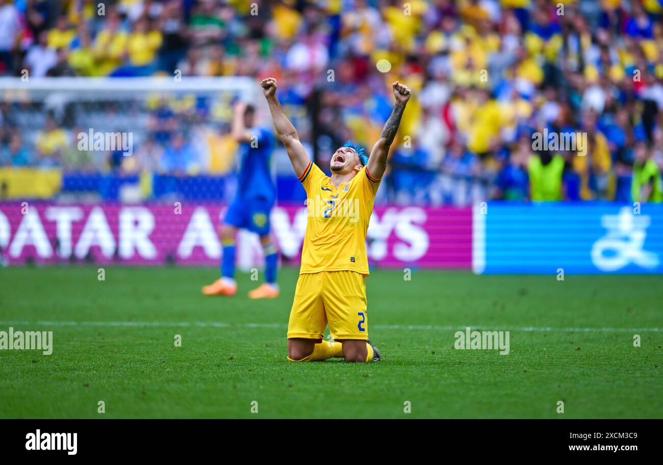 Andrei Ratiu Romania bejubelt auf den Knien den Sieg, UEFA EURO 2024 ...