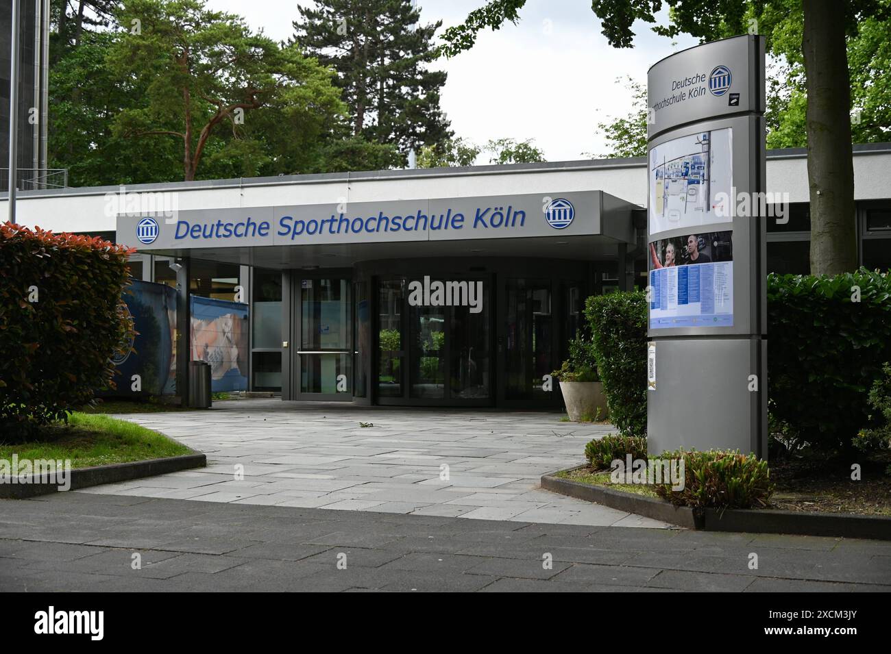 Eingang zur Sporthochschule Köln *** Entrance to the Cologne Sports ...