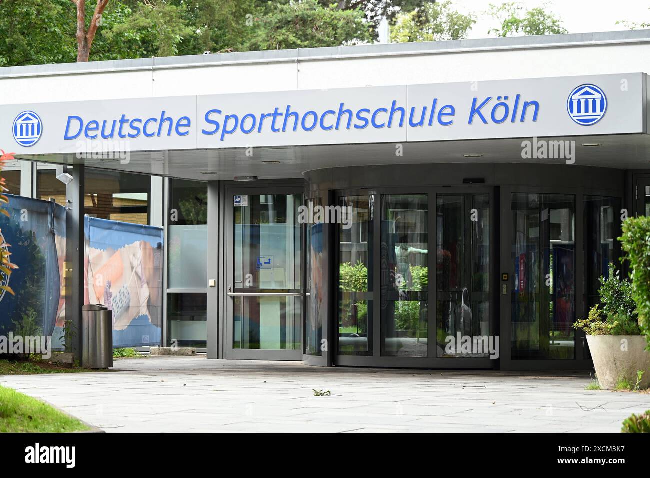 Eingang zur Sporthochschule Köln *** Entrance to the Cologne Sports ...
