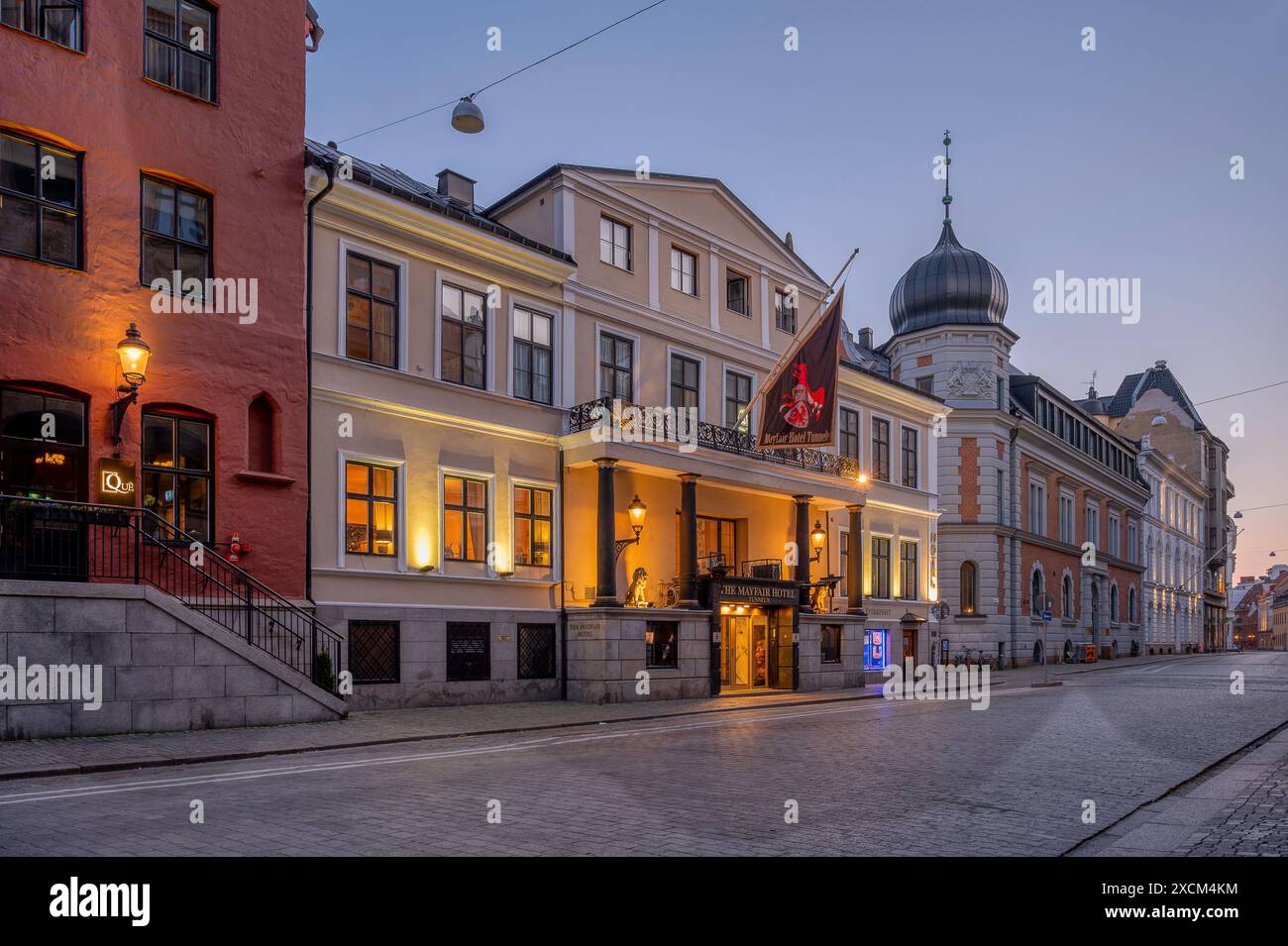 Mayfair Hotel Tunneln in the twilight hour, award winning hotel right ...