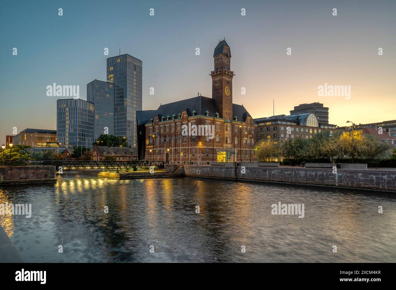 View canal modern blue hi-res stock photography and images - Alamy