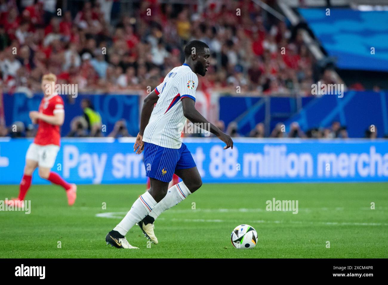 Dayot Upamecano (Frankreich, #04) am Ball, GER, Austria (AUT) vs France ...