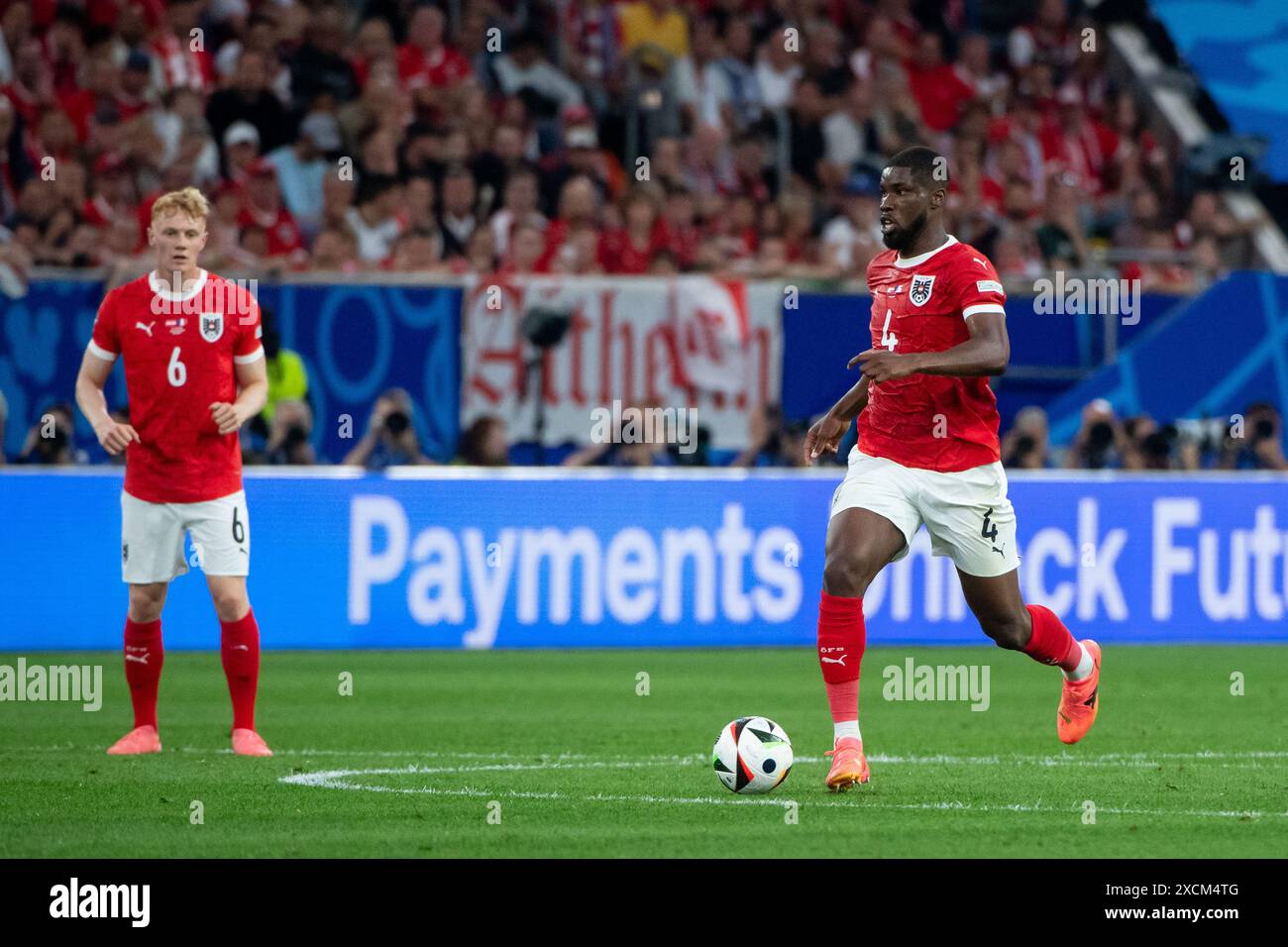 Kevin Danso (Oesterreich, #04) am Ball, GER, Austria (AUT) vs France ...