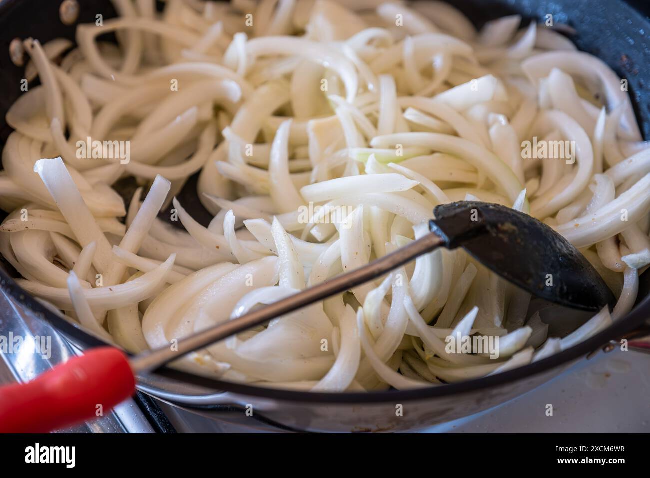 the preparation and cooking process of onions, highlighting various ...