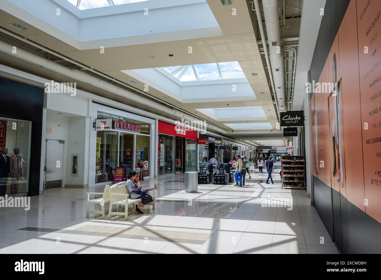 Retail impact hi-res stock photography and images - Alamy