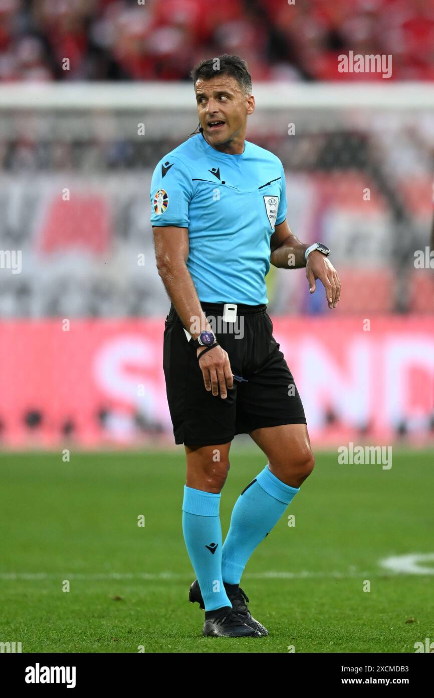 Dusseldorf, Germany. 17 June, 2024. Jesus Gil Manzano (Referee) during ...