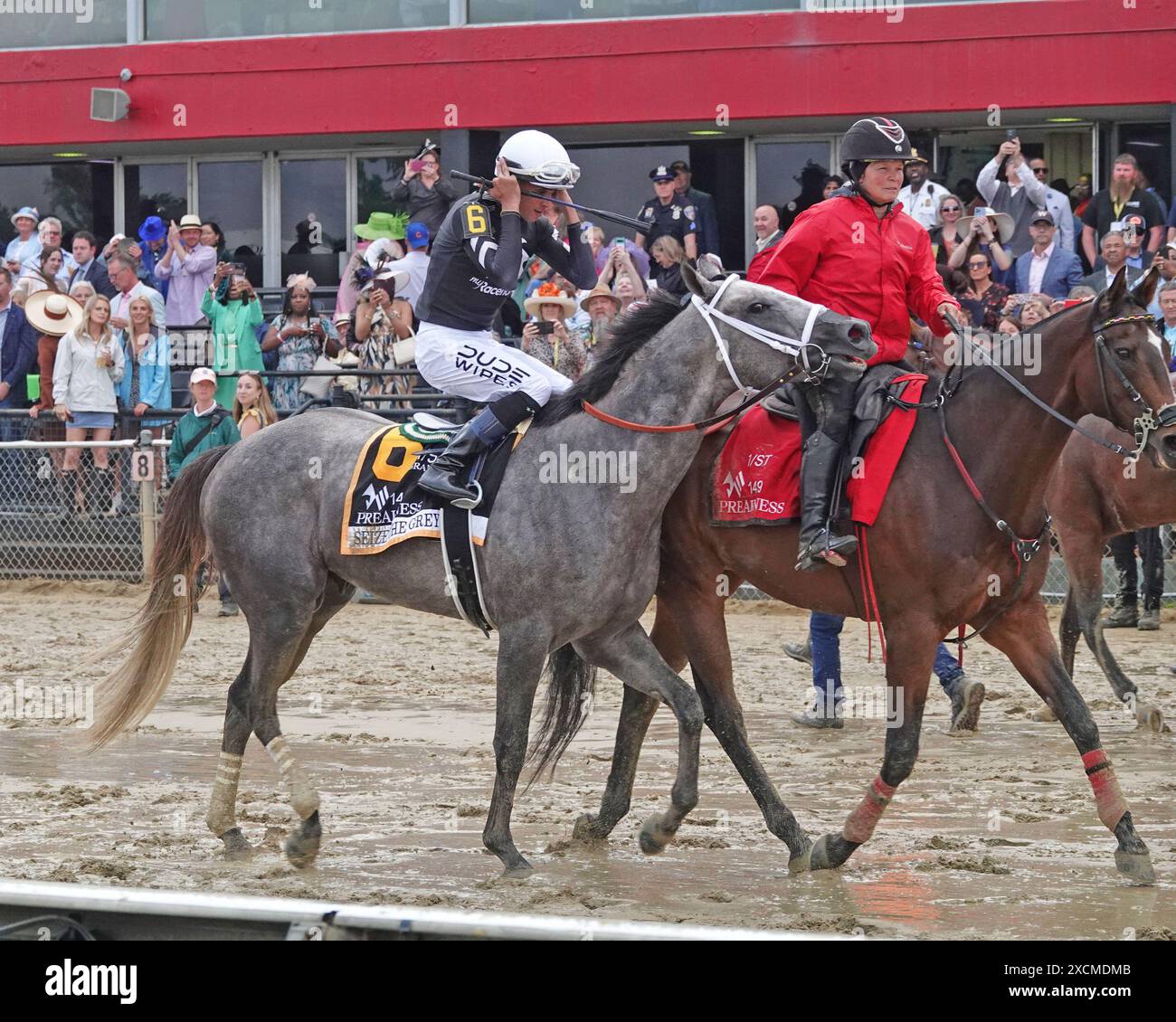 Kentucky derby winners circle 2024 hi-res stock photography and images ...