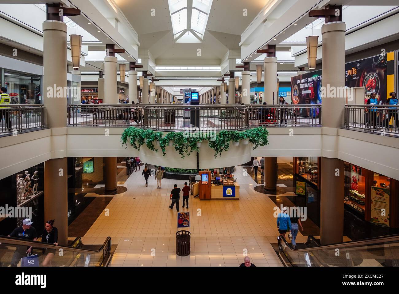 Walden galleria shopping mall hi-res stock photography and images - Alamy