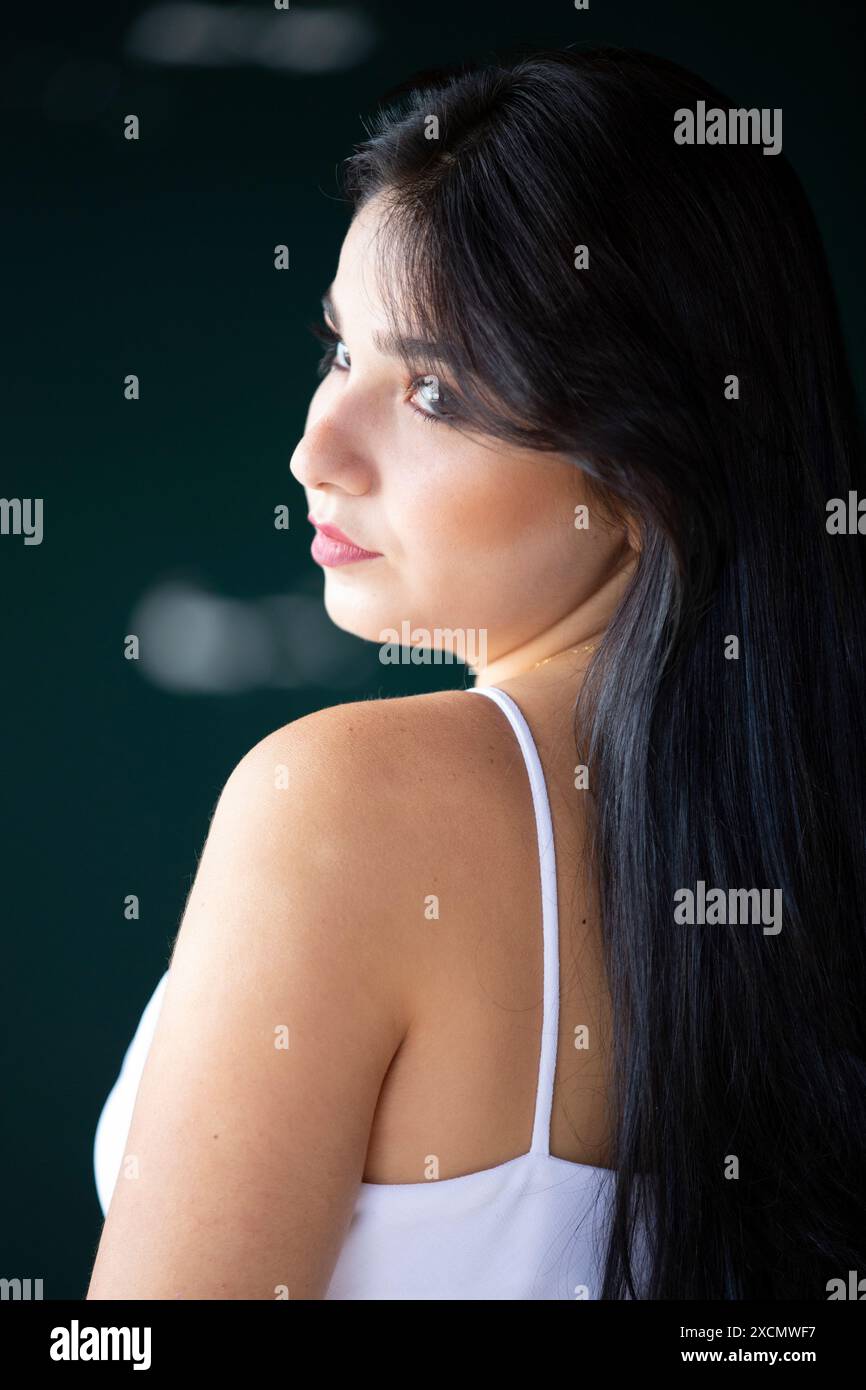 Woman looking over shoulder Stock Photo - Alamy