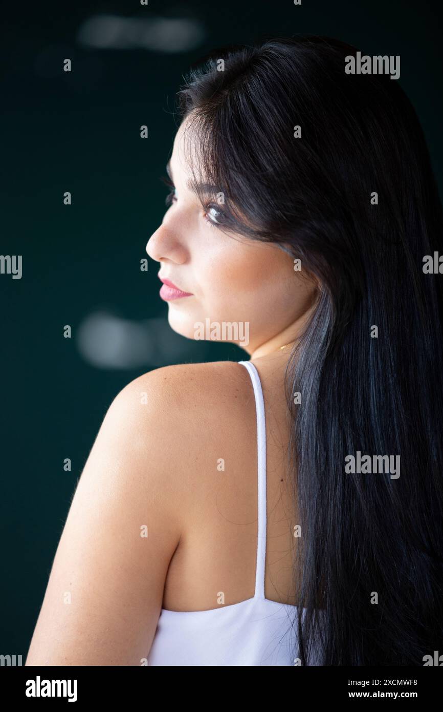 Woman looking over shoulder Stock Photo - Alamy