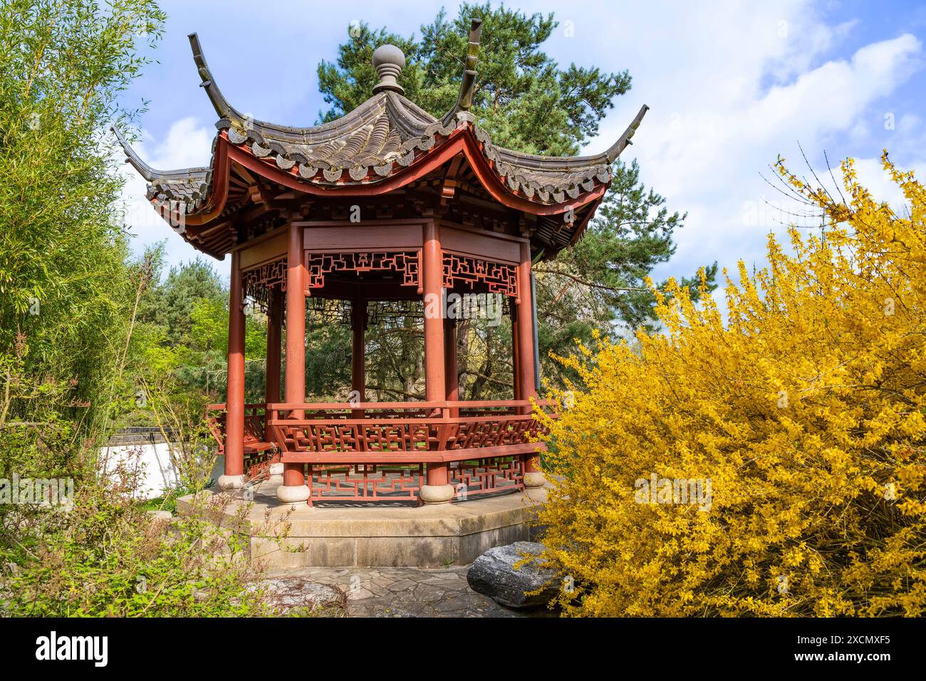 traditioneller chinesischer Pavillon, chinesischer Garten, Gärten der ...
