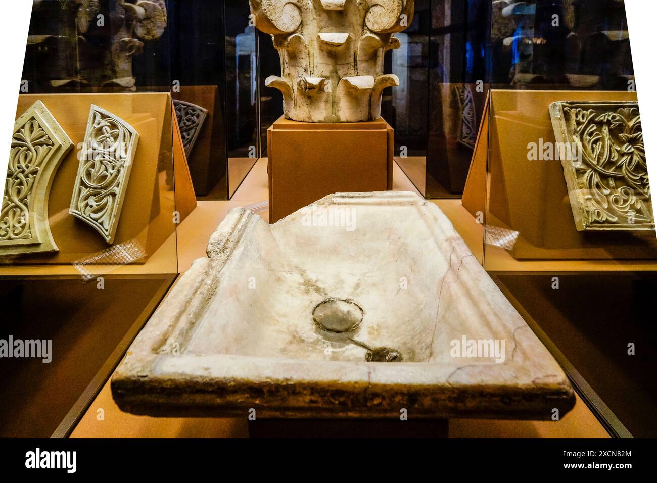 Mosque font hi-res stock photography and images - Alamy