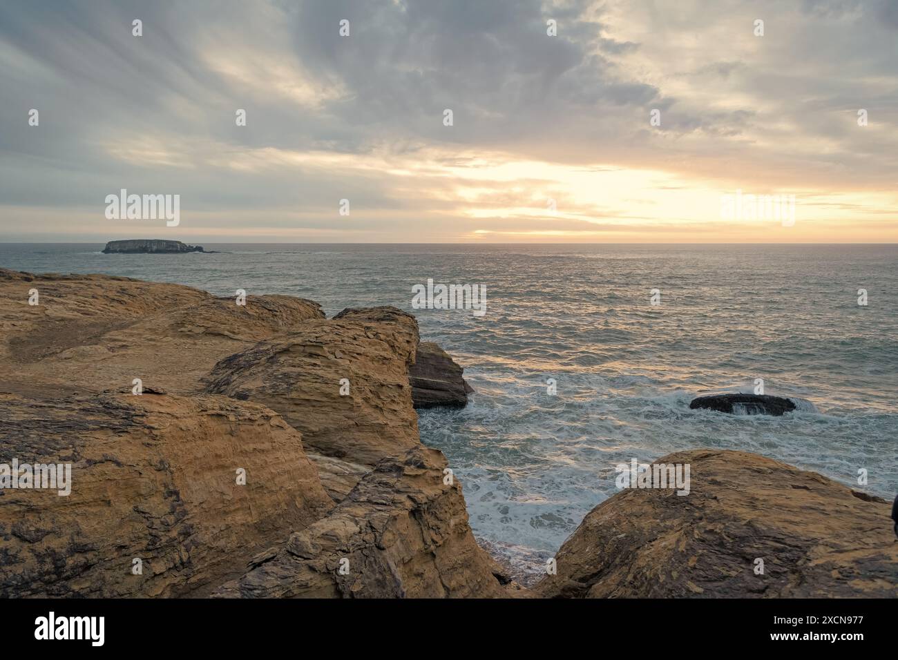 sunrise sky with sea water and cliff in oregon Stock Photo - Alamy