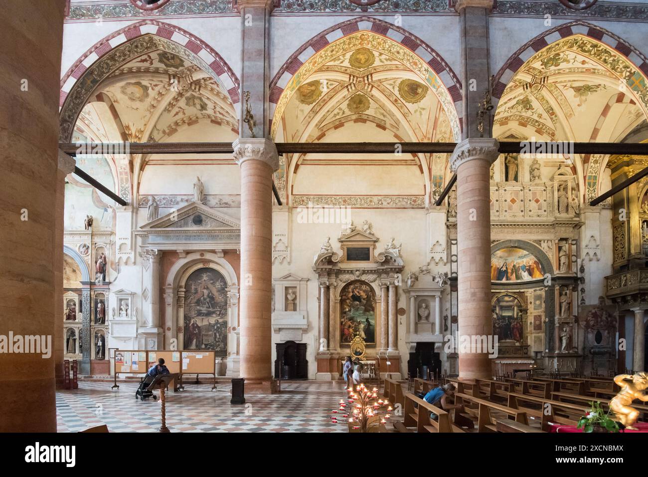 Verona santa anastasia basilica miniscalchi chapel hi-res stock ...