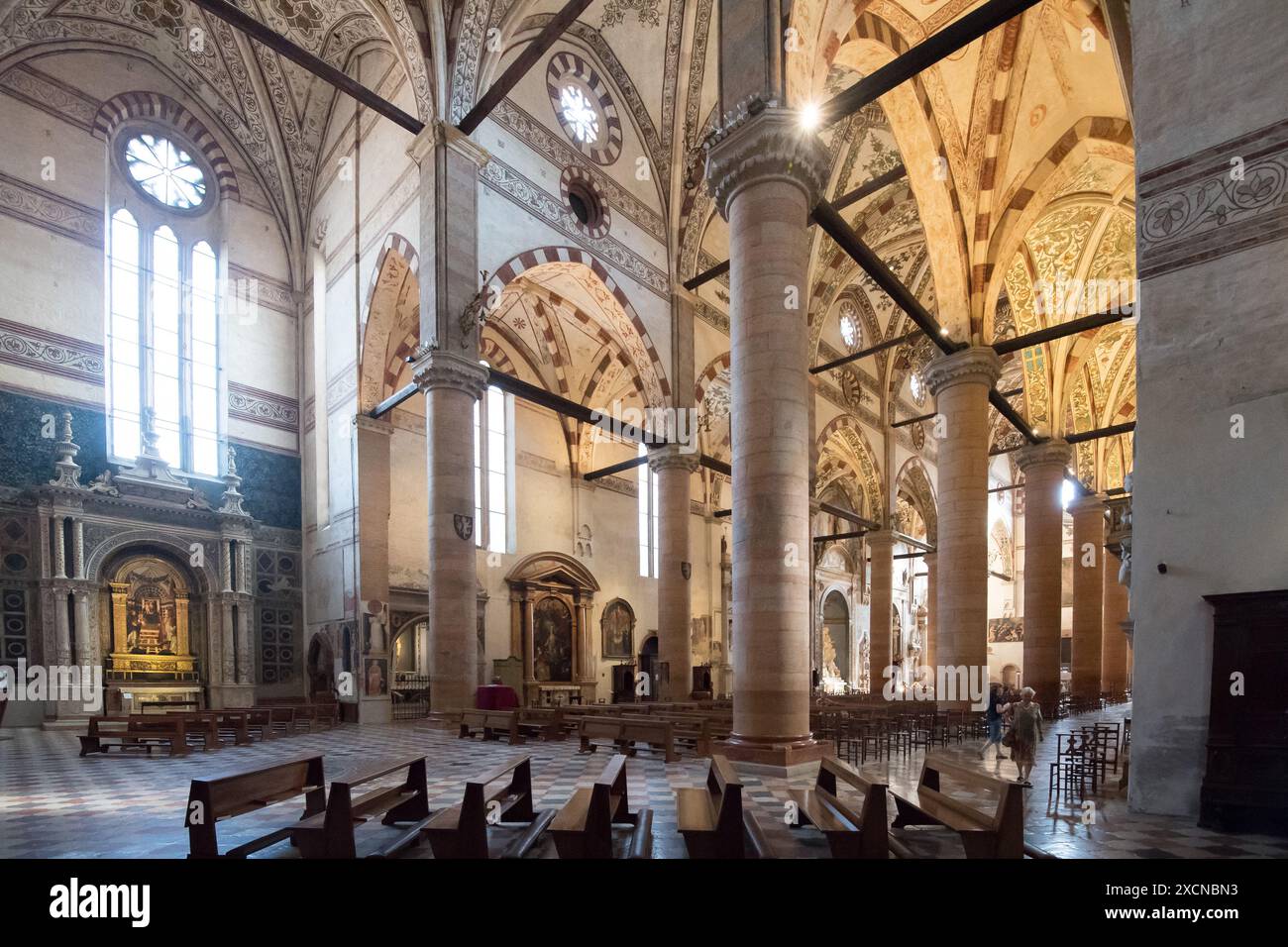 Verona santa anastasia basilica centrago altar hi-res stock photography ...