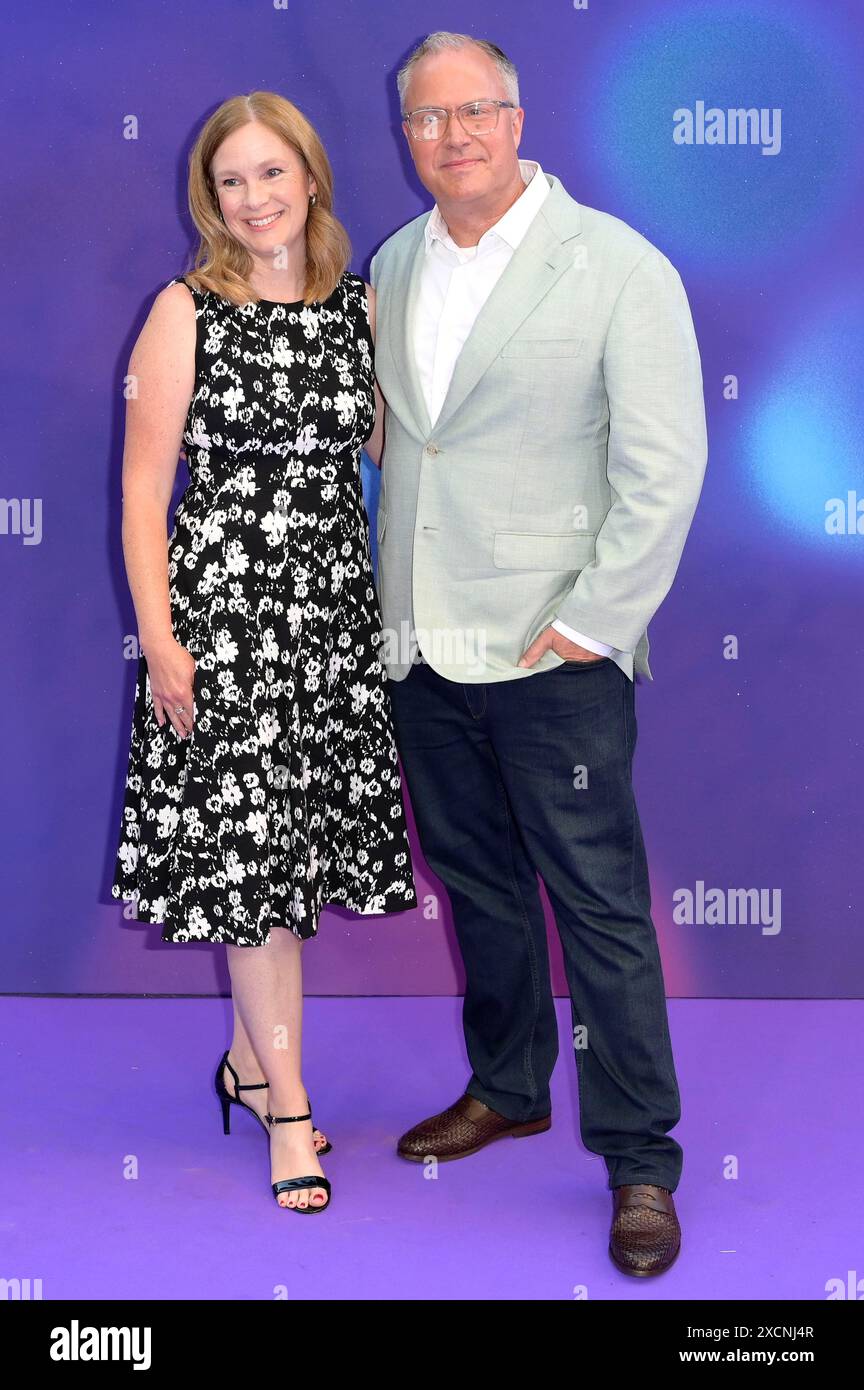 Mark Nielsen mit Begleitung bei der Premiere des Animationsfilms ...