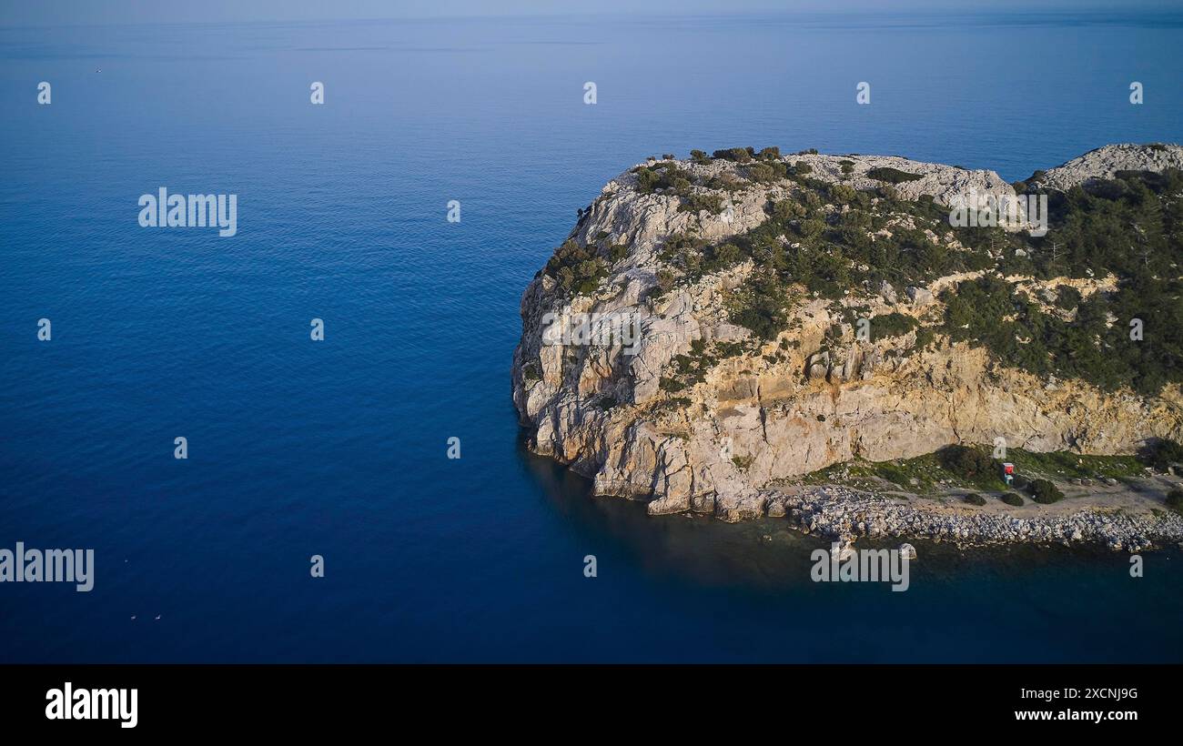 Rugged coastal ledge hi-res stock photography and images - Alamy