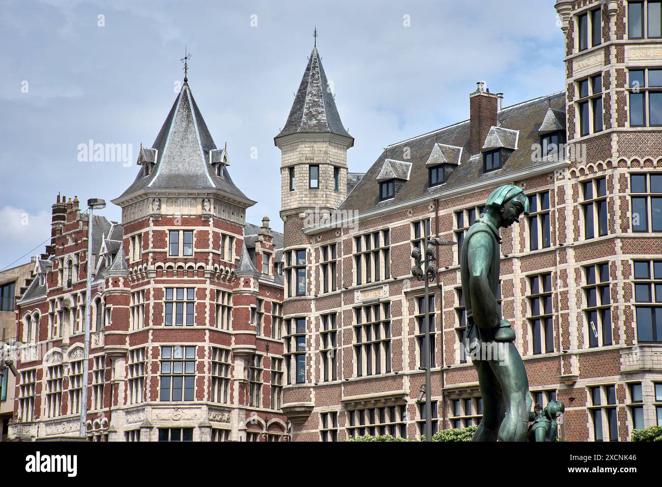 Arquitectura de fachada arquitectónica hi-res stock photography and ...