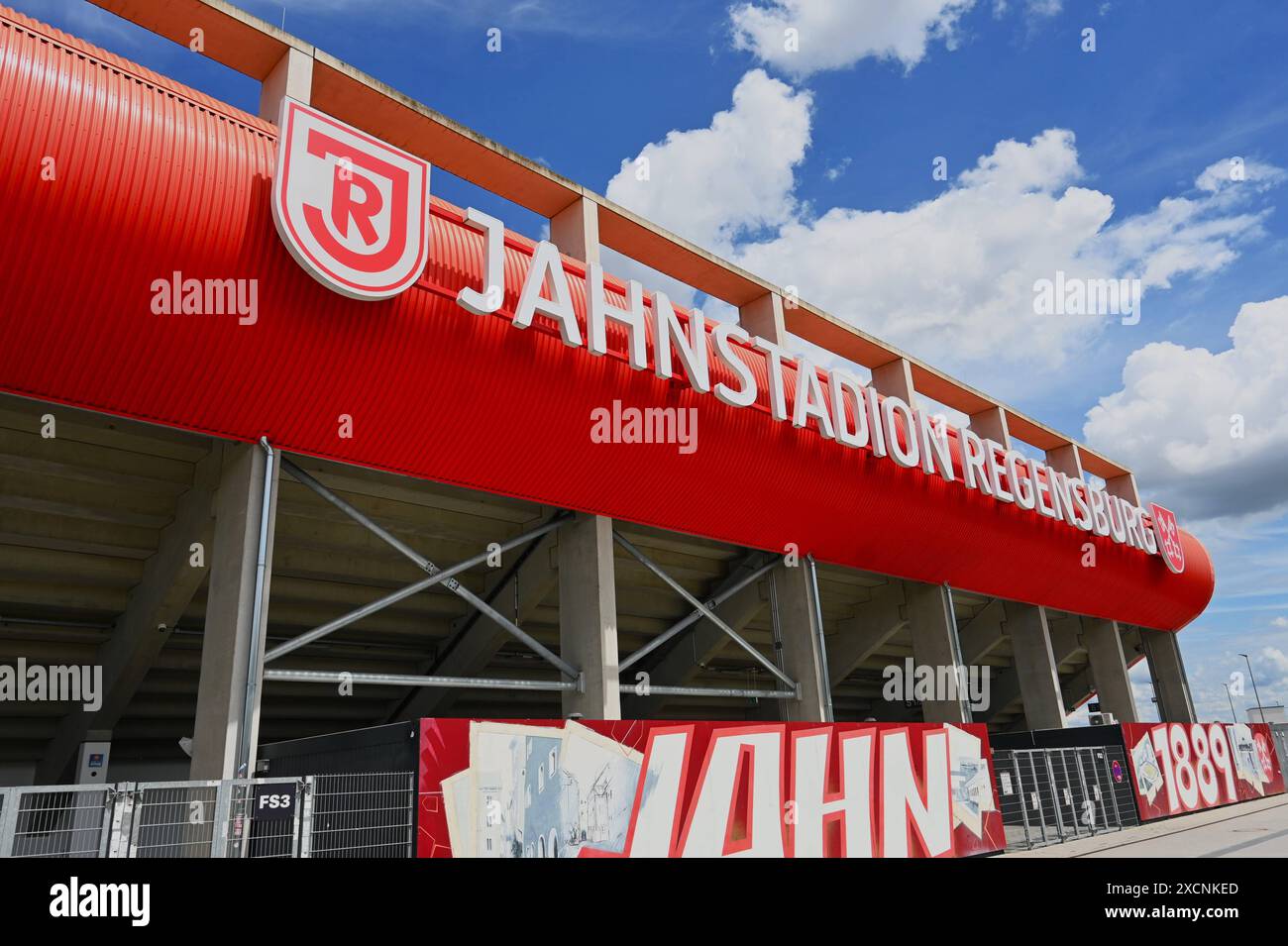 Das Regensburger Jahnstadion ist ein Fussballstadion in Regensburg, das ...