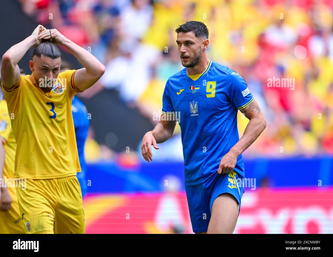 Roman Yaremchuk Ukraine schaut zu, UEFA EURO 2024 - Group E, Romania vs Ukraine, Fussball Arena ...