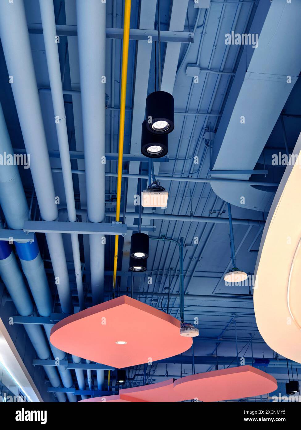 Ceiling pipes lamps hi-res stock photography and images - Alamy