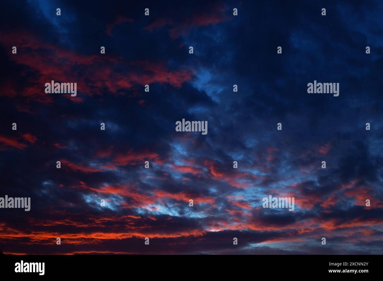 Beautiful sunset dark rain cloud hi-res stock photography and images ...