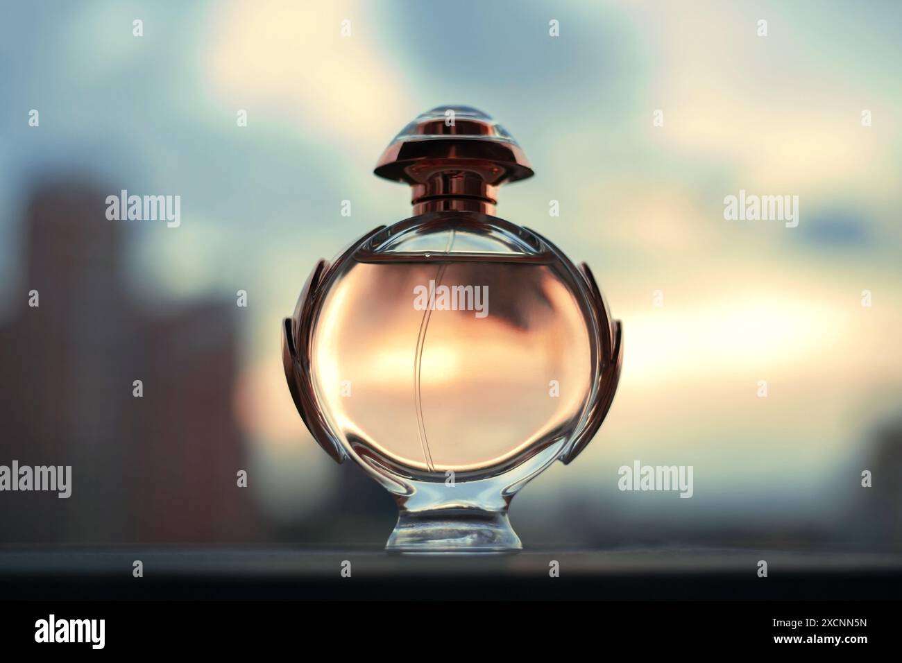Glass bottle perfume sample hi-res stock photography and images - Alamy