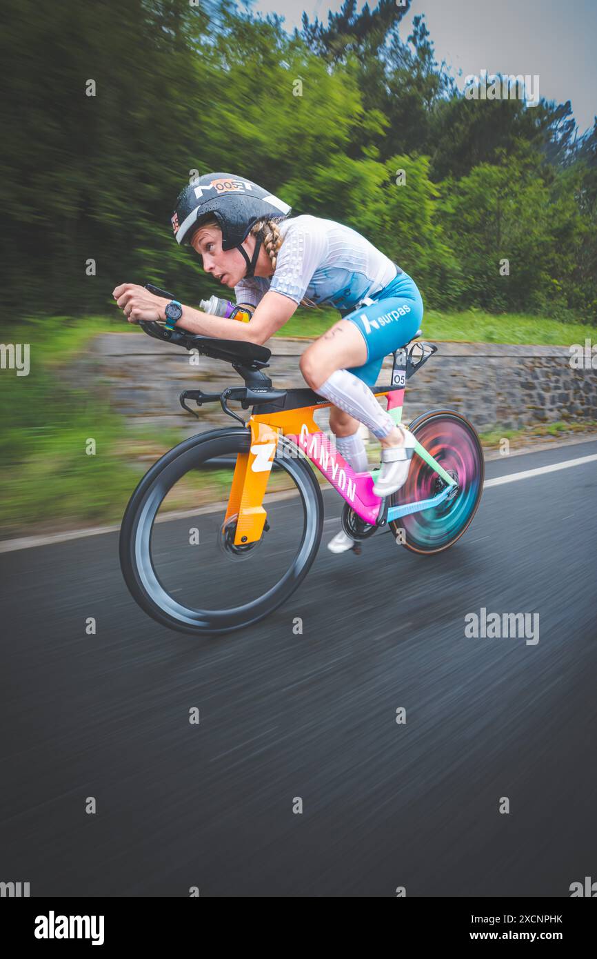 Stephanie Clutterbuck participating in the Zarauz Triathlon (Spain ...