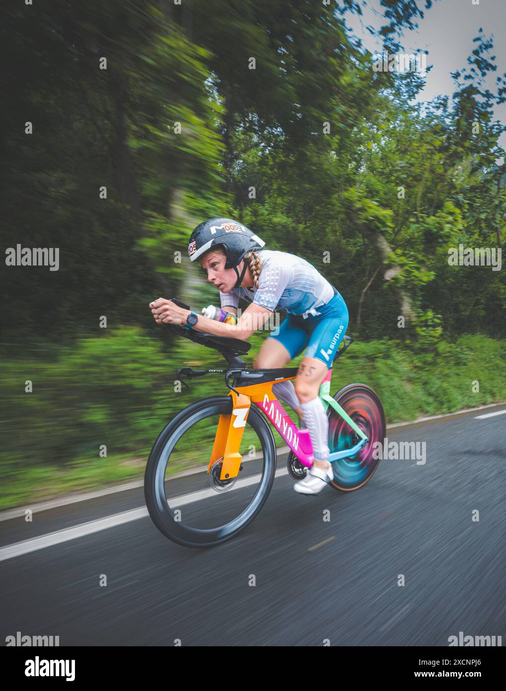 Stephanie Clutterbuck participating in the Zarauz Triathlon (Spain ...